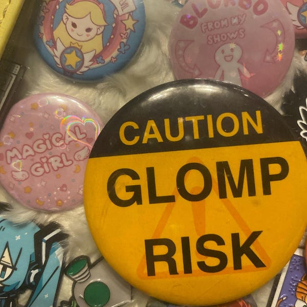 No Hugs, Please! Badge | Hug Traffic Light for Comic Conventions ...