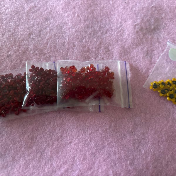 Red Small Flower Beads, 14 Shades of Red Flowers for Headband, Red Tiny ...
