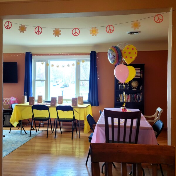 Peace and Smiley Face Daisy Garland - Retro Party Decor - 70s Party ...