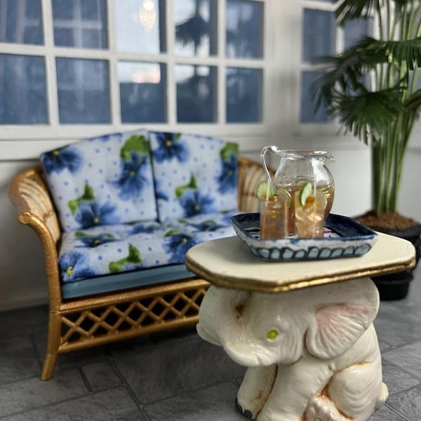 1:12 Dollhouse Roombox Diorama Recreation Room - Decorated and Remote ...