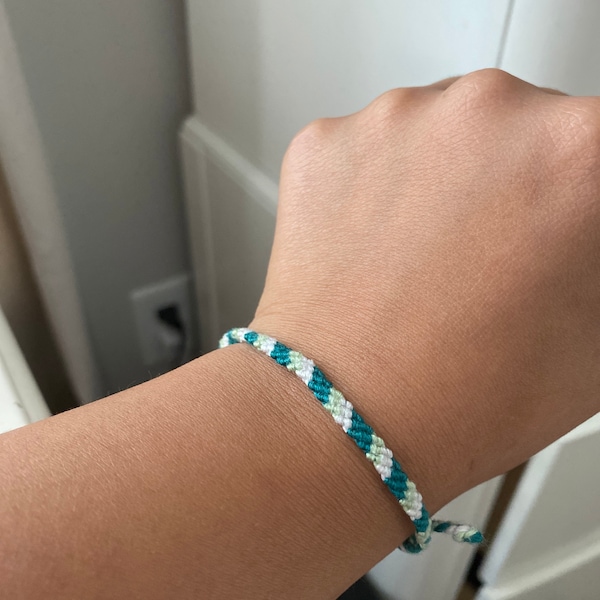 Tiny Heart Friendship Bracelet - Etsy