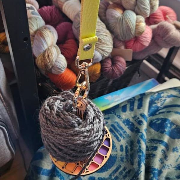 Meowsome Lemonwood Mini Minder (pat. Pend.): Portable Wrist Yarn Holder - Etsy