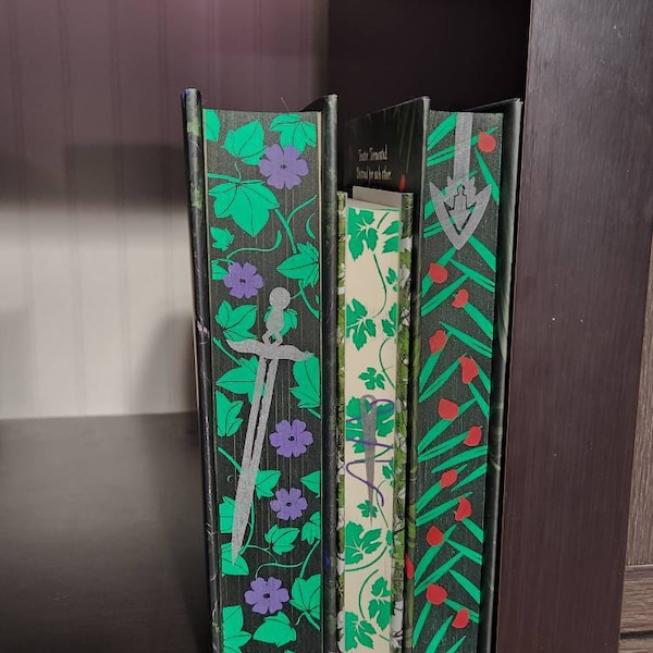 Throne of Glass by Sarah J Mass Sprayed Edge Book, Stenciled Edge Book ...