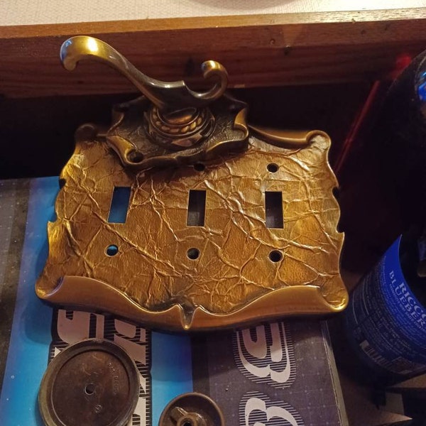 Vintage Brass Compact / Pick a Compact Vintage Makeup Compact Vtg Brass ...