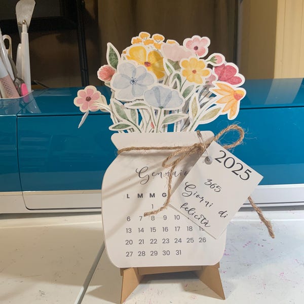 Desk Calendar Printable, 2025 Flower Calendar, Floral Desktop Calendar ...
