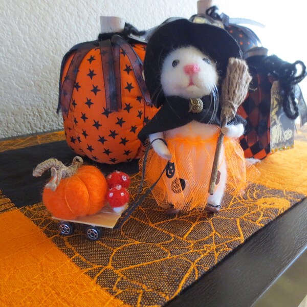 Felt Halloween Mouse With Pumpkin. - Etsy