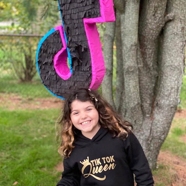 New Kids TIK TOK QUEEN Hoodie, Girls Tik Tok T Shirt, Tik Toker ...
