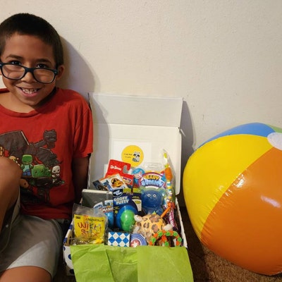 Kids Mystery Box St. Patrick's Day Gift Mystery Scoop, Toy Confetti ...