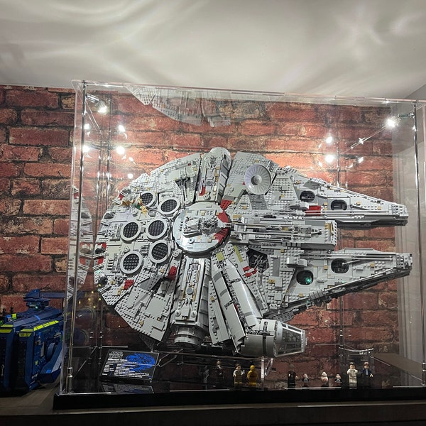 LED Light Display Case for Star Wars™ Millennium Falcon™ Vertical ...