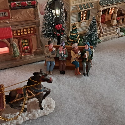 Lemax WALKING FAMILY Set of 2 82605 Caddington Christmas - Etsy