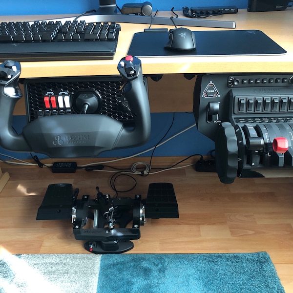 Honeycomb Alpha Yoke, Honeycomb Bravo Throttle and Logitech Panel ...