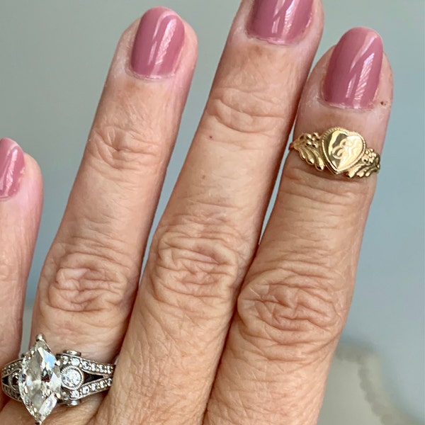 Size 3 E Estate 14k Yellow Gold Monogram Cursive E Capital Heart Midi ...