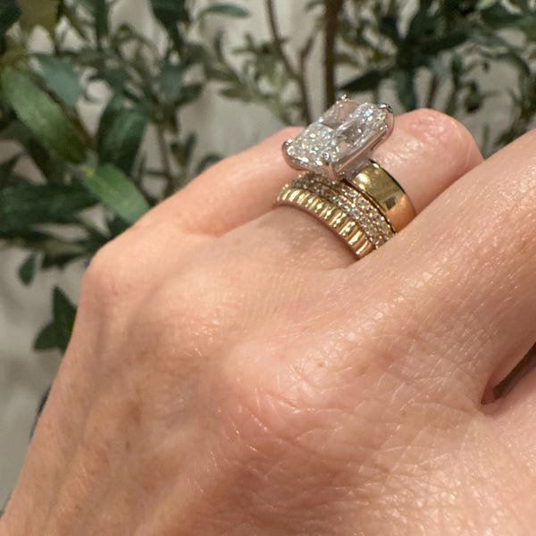 Gold Wedding Band, Ribbed Wedding Ring, 14K Gold 2.5 MM Wide Stackable Women Wedding Ring ...