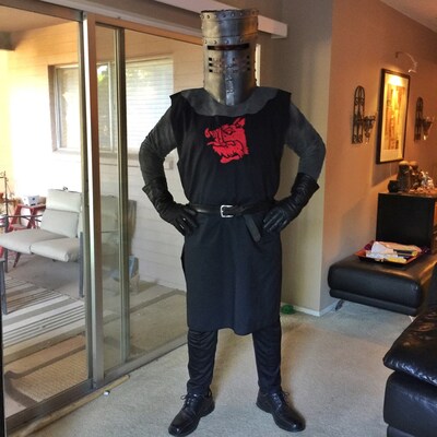Black Knight Medieval Surcoat With Embroidered Red Boars Head ...
