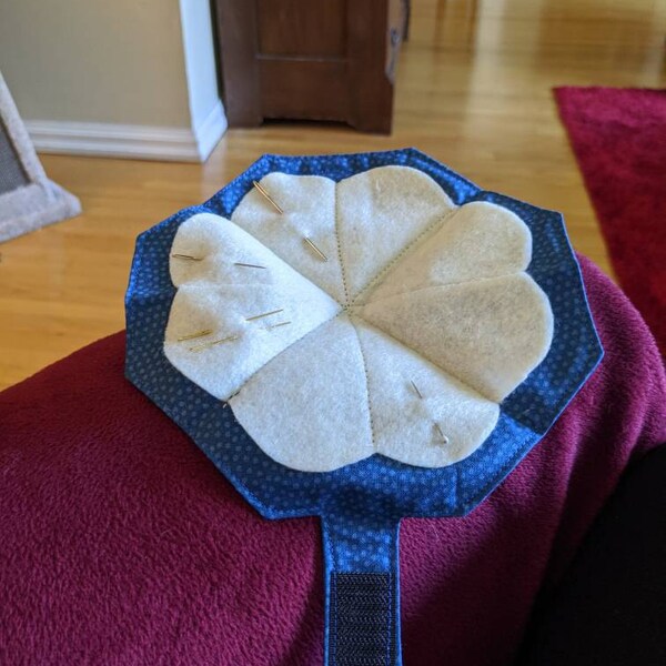 Christmas Table Topper, Quilted Pieced, 8-pointed Star Table Mat, Red ...