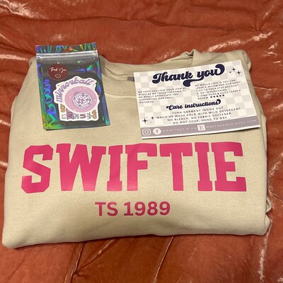 SWIFTIE Sweatshirt, Swiftie Crewneck Sweatshirt, SWIFTIE Fan Sweatshirt ...
