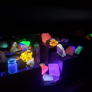 Globox Mini Fluorescent Mineral Display - Etsy