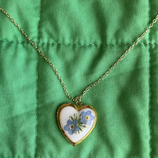 Forget-me-not Wildflower Photo Locket Necklace | Resin Pressed Flower ...
