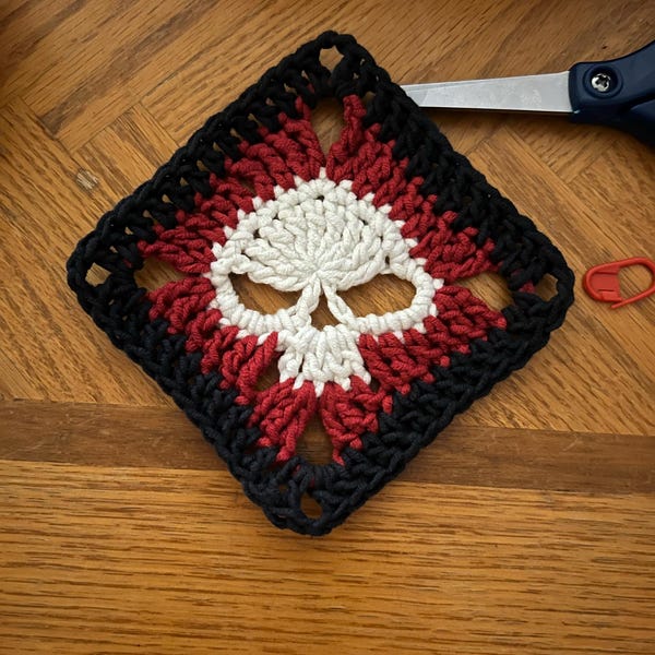 Spooky Skull Granny Square Crochet Pattern - With DIAGONAL Option - Etsy