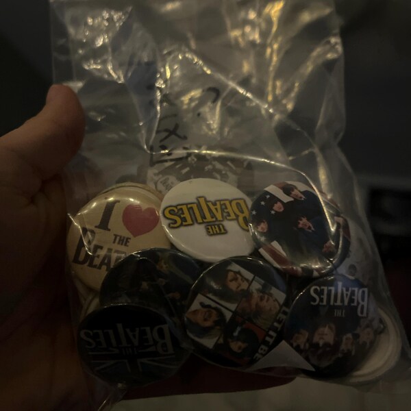 ELVIS PRESLEY 50s 60s 70s Music Pinback Buttons Lot of 30 Pins Classic ...