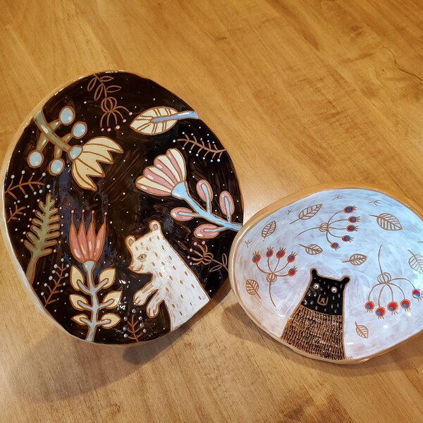 Sgraffito Terracotta Plate With Navy Flowers and White Pomegranate Rim ...