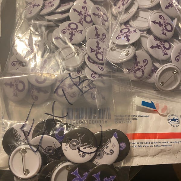 ELVIS PRESLEY 50s 60s 70s Music Pinback Buttons Lot of 30 Pins Classic ...