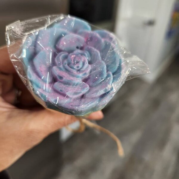 Gift Box of 14 Chocolate Covered Pretzels W/ White Drizzle Covered With ...