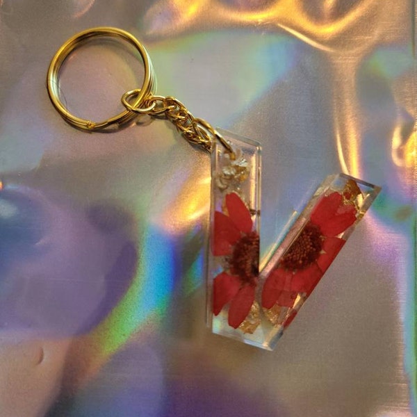 Resin Flower Keychain, Personalized Resin Accessory, Floral Initial ...