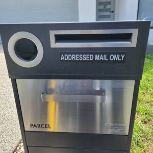 Press Button to Open Gate With Right Arrow Sign Plaque - Etsy