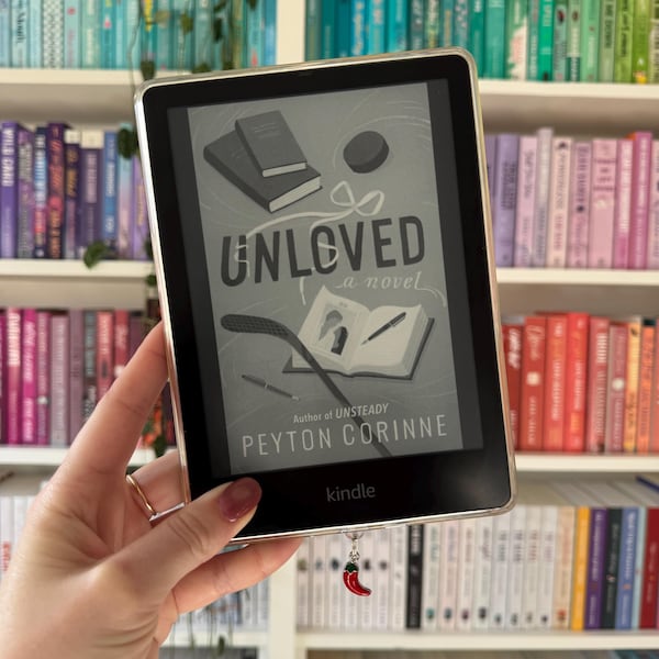 It’s Always Wyd and Never DYWMTCOAEYPTYCOMF” Holographic Bookish Kindle ...