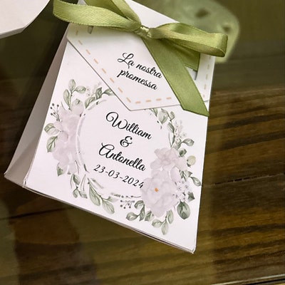 Custom Sliding Confetti Box With Names and Flowers - Etsy