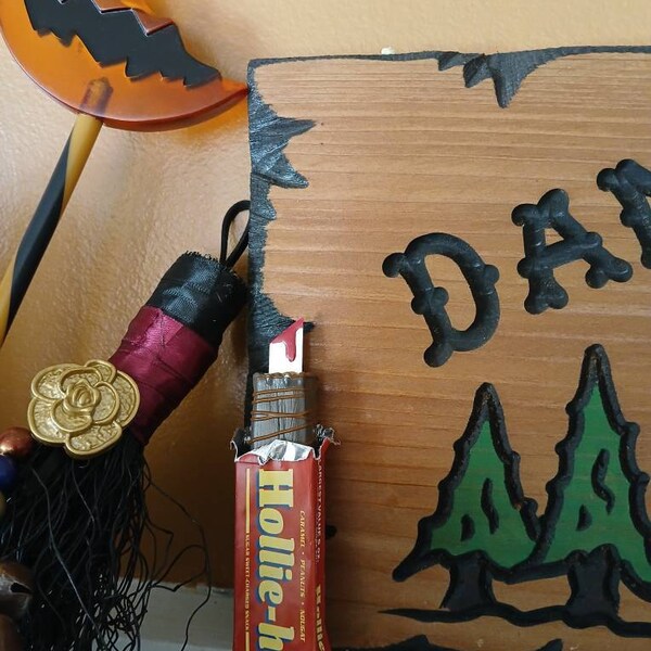 MEDIUM SIZED Trick 'r Treat Sam Hollie-ho Chocolate Razor Blade Candy ...