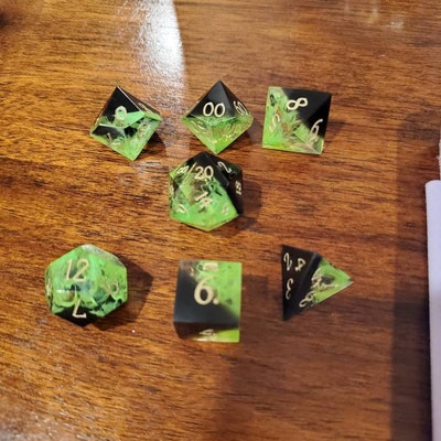 ELDRITCH POISON Dice Handmade Resin 7 Dice Set With Box for Call of ...