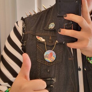 DHMIS Best Friends Pin - Etsy