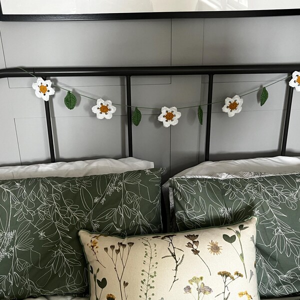 Handmade Crochet Daisy Leaf Bunting | Design 2 | Garland | Bunting ...
