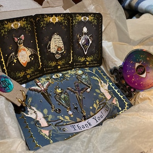 BROKEN MIRROR Enamel Pin. Gold Finish Hard Enamel. Green | Etsy