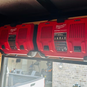 Milwaukee Battery & Charger Packout Caddy. Carries 8-12 Batteries, 0-2 ...