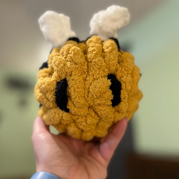 Hand Knit MINI Bee Pattern, BEGINNER Video Tutorial, Learn How to ...