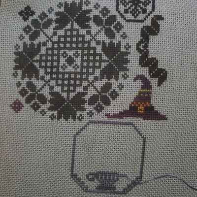 HALLOWEEN QUAKER Chart by Lila's Studio, 10% Off - Etsy