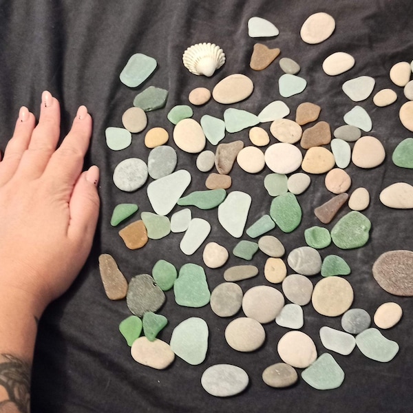 Bulk of 200/300 Tiny Pebbles, Flat & Colorful Genuine Beach Stones ...