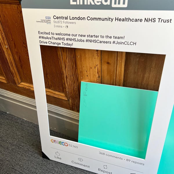 Customisable Social Media Selfie Frame Bespoke Linkedin Effect