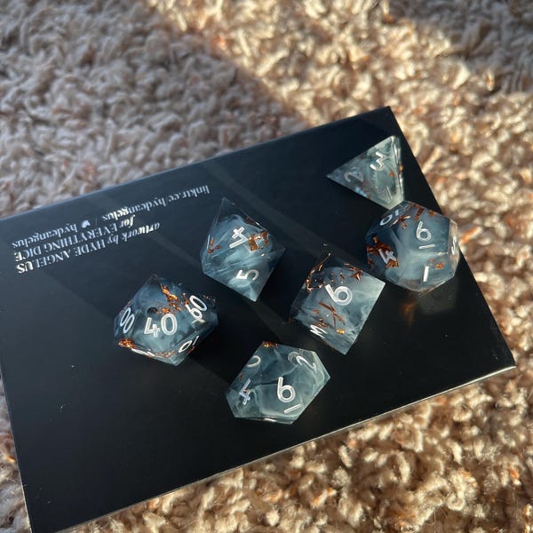 Fireheart Single D20 - Fire Dice, Handmade Resin Sharp Edge Dnd Dice ...