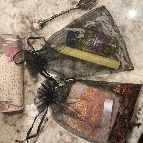 CONTROLLING OIL, W/ Black Candle, .50 Oz, Hoodoo Oil, Ritual Oil ...