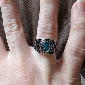 Women's Class Ring Fully Customized for High School and College Grads ...