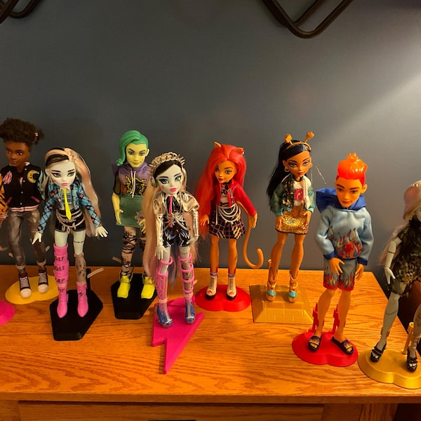 Themed Stands - Monster High Inspired Designs to Accent the Character ...