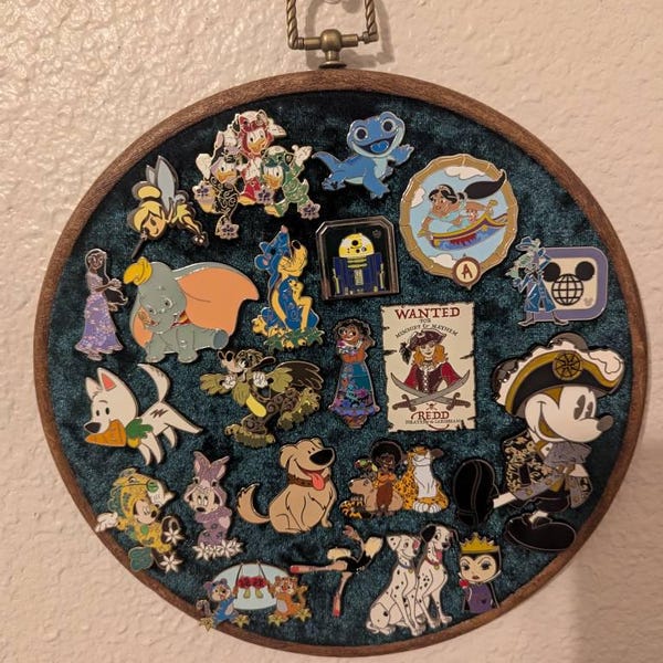 Velvet Circle Pin Board Badge Lapel Wall Mounted Display Board Enamel ...