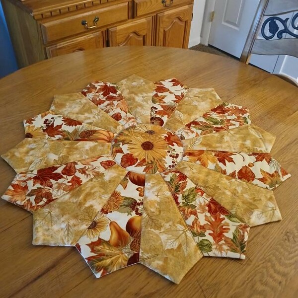 Quilted Centerpiece / Table Topper / Large Reversible Round - Etsy