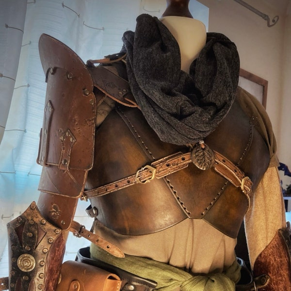 Leather Shoulder Armor Pad: Medieval LARP Cosplay - Etsy