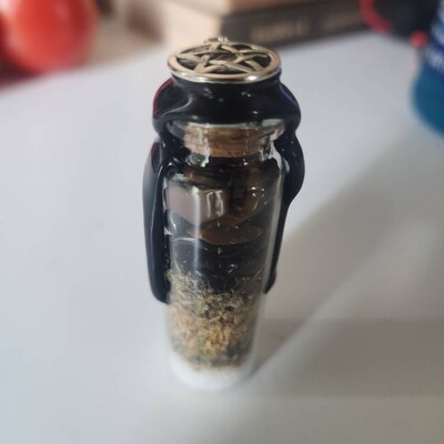 Hekate Ritual Oil for Invoking and Honoring Hekate Herb and Crystal ...