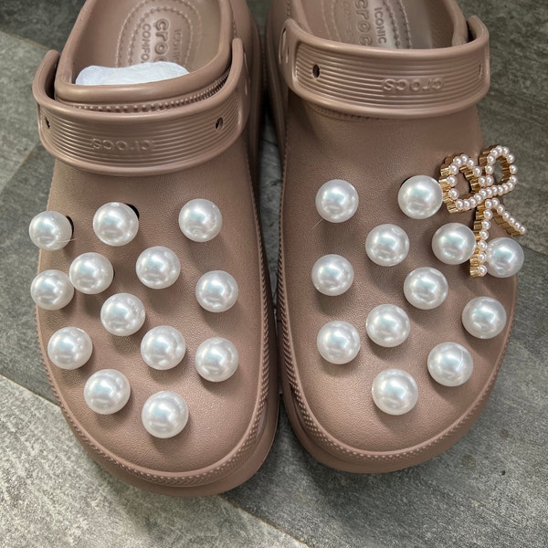 Crocs Chain Charm With Lovely Bling Gold Heart Chains for Suitable ...